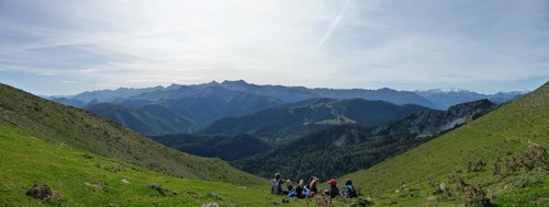 Monter au Cagire entre amis - Guide accompagnateur en montagne et ...